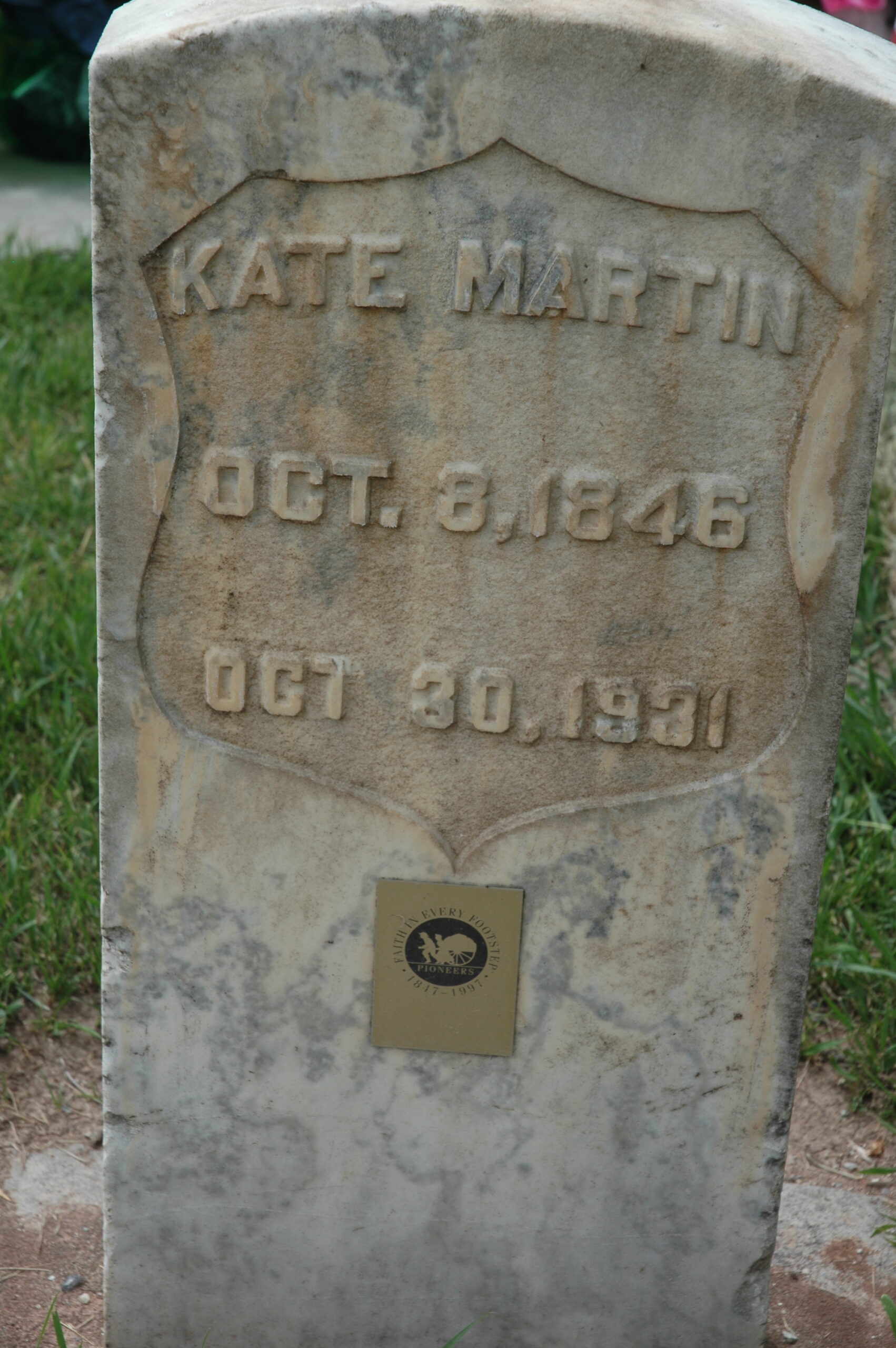 3 Tips for a Trip to the Cemetery – Family Locket