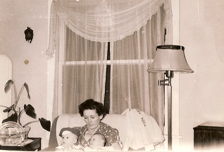 The Ancestor I’d Like To Meet: Ettie Belle Harris – Family Locket