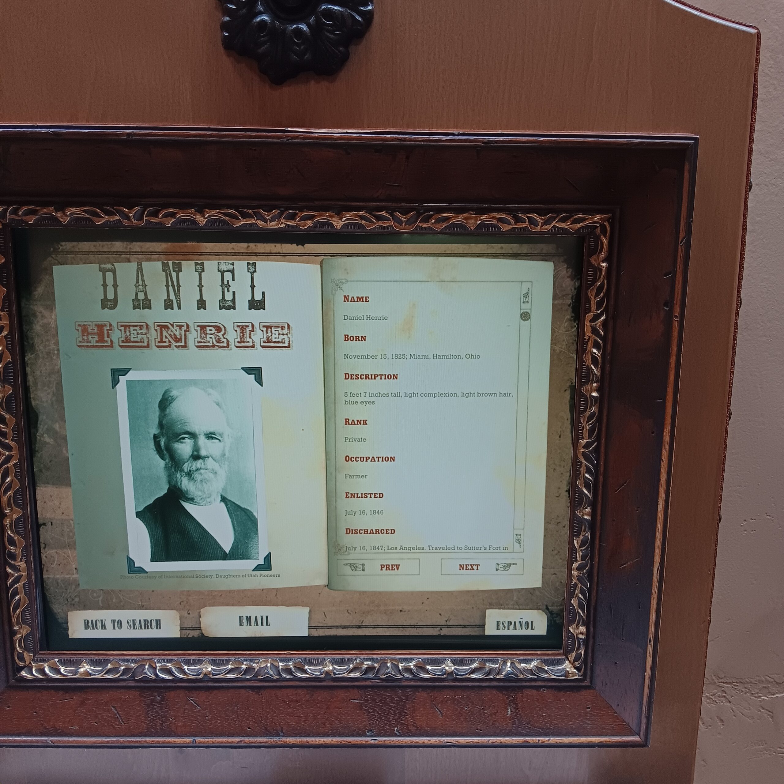 Daniel Henrie placque – Family Locket