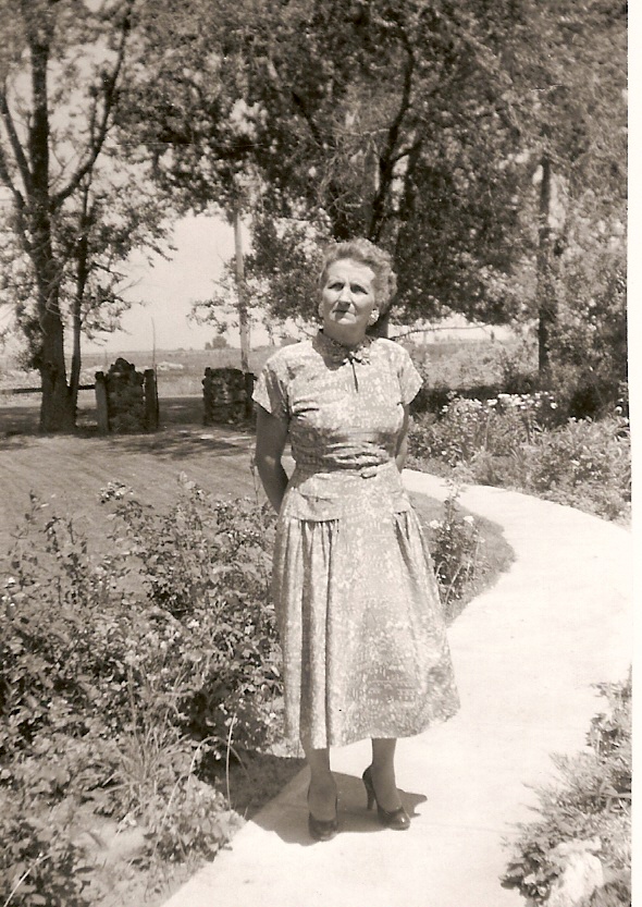 Florence and roses – Family Locket